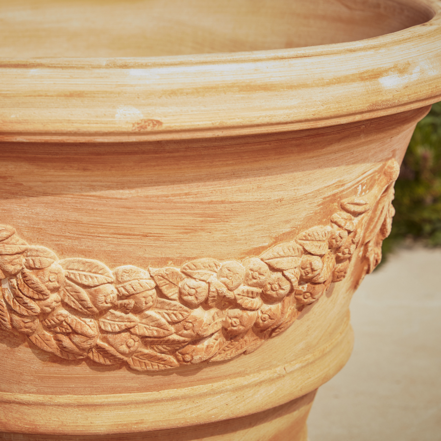 Arezzo Large Terracotta Pot | Handcrafted Frostproof Planter – Gardenesque
